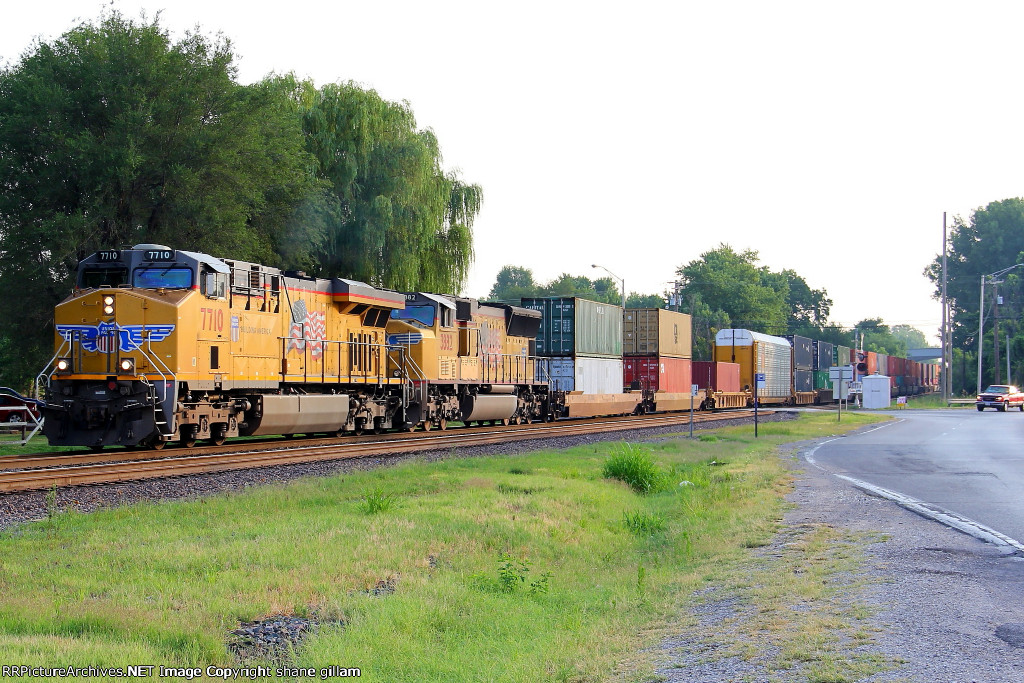 UP 7710 heads up a Sb stack train into dupo yard.